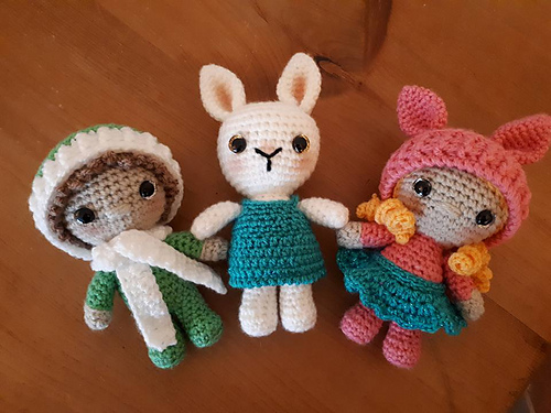 Ravelry: Little Weebee - Bunny Dolls pattern by Laura Tegg
