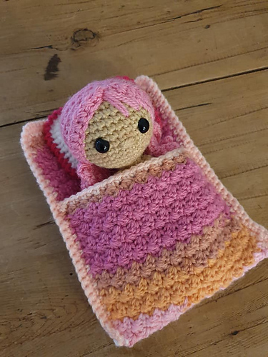 Ravelry: Weebee Dolls Sleeping Bag & Pillow pattern by Laura Tegg