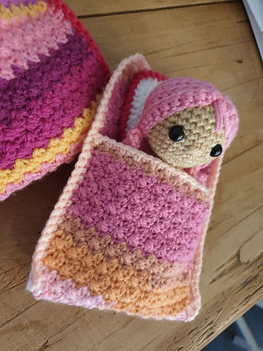 Ravelry: Weebee Dolls Sleeping Bag & Pillow pattern by Laura Tegg