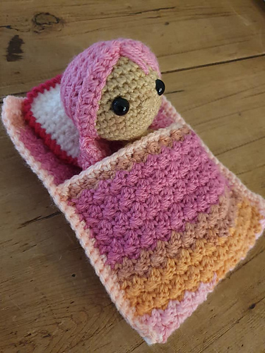 Ravelry: Weebee Dolls Sleeping Bag & Pillow pattern by Laura Tegg
