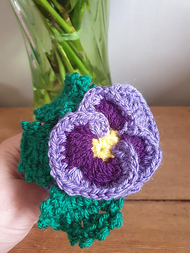 Ravelry: Wee Weebee Flower Dolls pattern by Laura Tegg