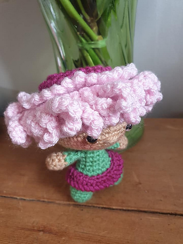 Ravelry: Wee Weebee Flower Dolls pattern by Laura Tegg