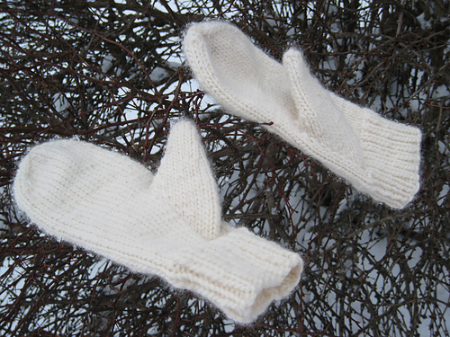 Ravelry: Elf Fit Mittens pattern by Linda Butkus