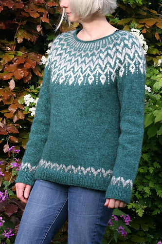 Ravelry: Dreyma pattern by Jennifer Steingass