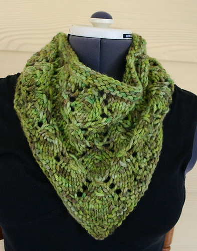Ravelry: Leafy Bandana Cowl pattern by Yvonne Ellsworth