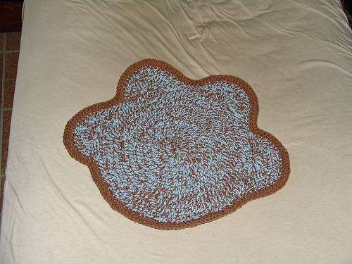 Ravelry: Dog Paw Pet Mat with Coordinating Placemat pattern by Susan Heyn