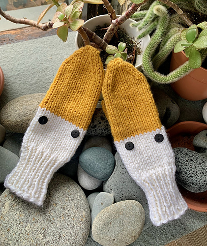 Ravelry: Sleeping Goose Mittens pattern by Lena Mathisson