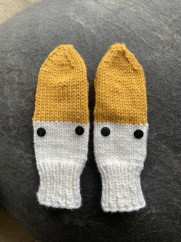 Ravelry: Sleeping Goose Mittens pattern by Lena Mathisson