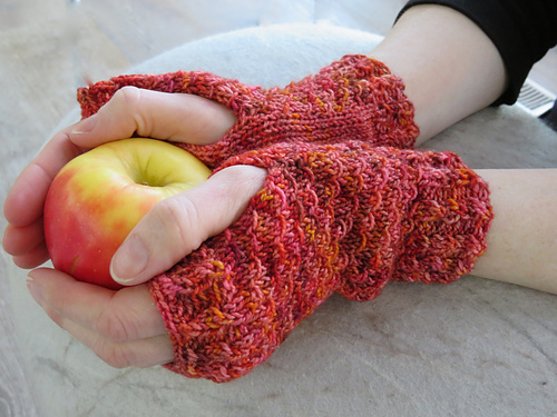 Ravelry: Mermaid Scales Fingerless Gloves pattern by Lena Mathisson