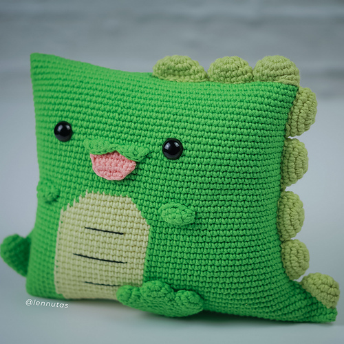 Ravelry: Dinosaur Pillow pattern by Thao Nguyen Lennutas