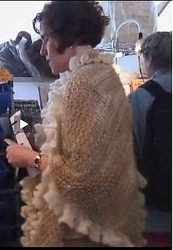 Ravelry: Elegant Ruffled Shawl pattern by CAT Susch