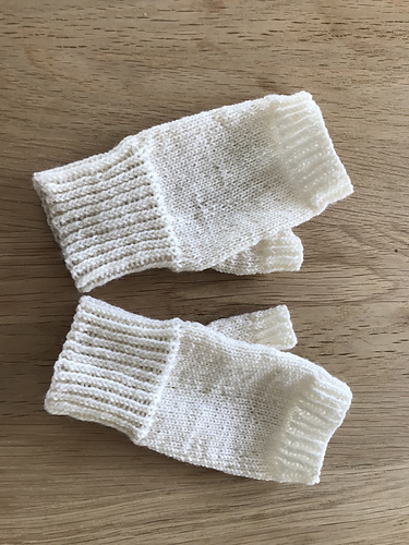 Ravelry: Basic Mitts pattern by Bente Skeide