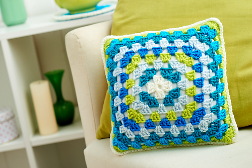 Ravelry: Granny square cushion pattern by Jackie Carreira