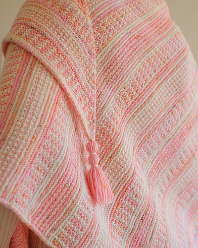 Ravelry: Filoli Shawl pattern by Ksenia Naidyon
