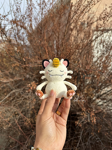 Ravelry: Sleepy Meowth pattern by Kaylin Liang