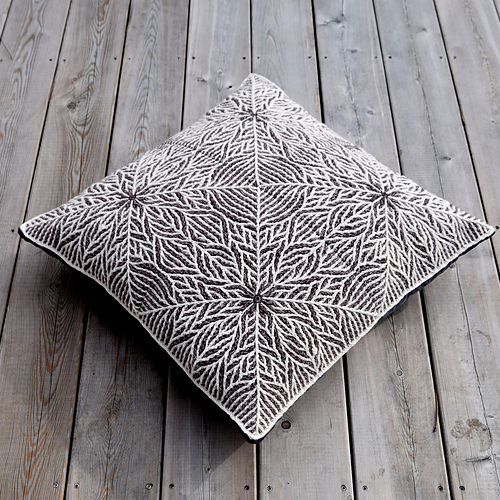 Ravelry: Blomma Square pattern by Tatsiana