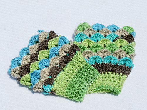 Ravelry: Dragon Crocodile Stitch Wristwarmer pattern by Bonita Patterns