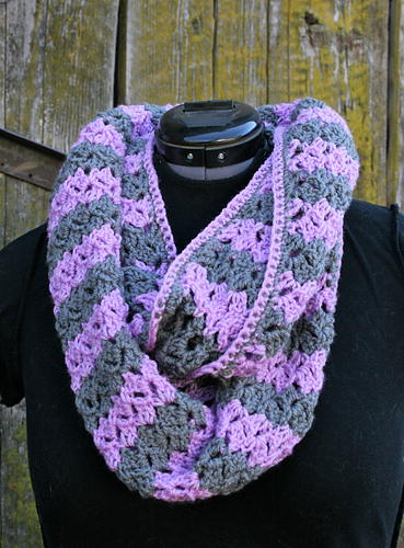 Ravelry: Vas's Hug Moebius Cowl pattern by Linda Dean