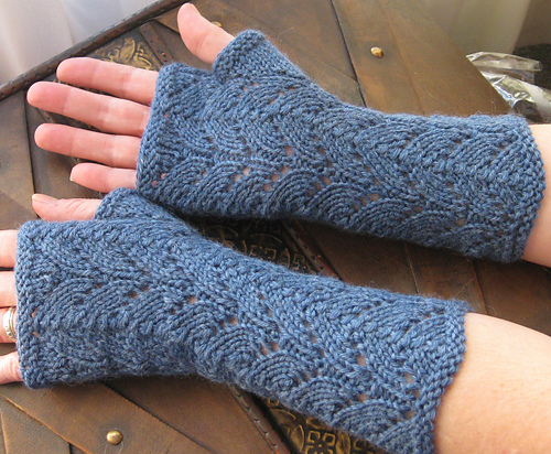 Ravelry: Mericash Wristwarmers pattern by Jean Gray