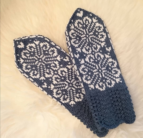 Ravelry: Synnøvevotten pattern by Line Johansen