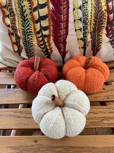 Ravelry: Wee Pumpkins pattern by Susan Rainey