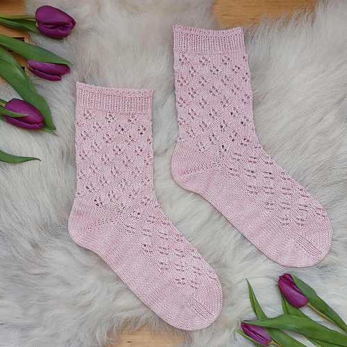 Ravelry: Fioriti Socks pattern by Lisa Schmidt