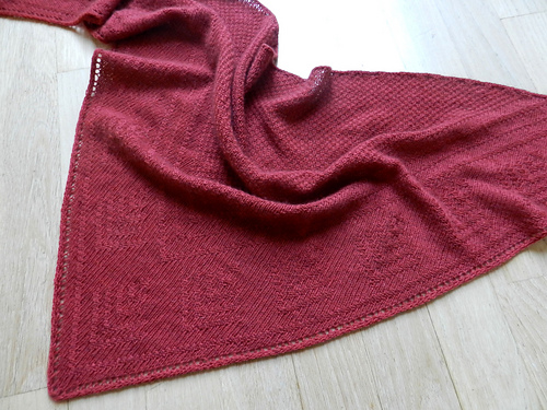 Ravelry: Reversible Guernsey stitch shawl pattern by Lidia Tsymbal
