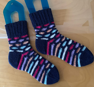 Ravelry: lisoni's Painting Bricks Socks