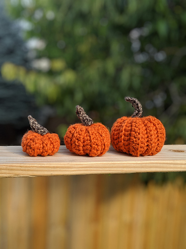 Ravelry: Little Sumpin' Pumpkins pattern by Little Owl Designs