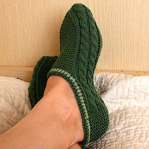 Ravelry: ADULT Cable Slippers pattern by Julia Noskova