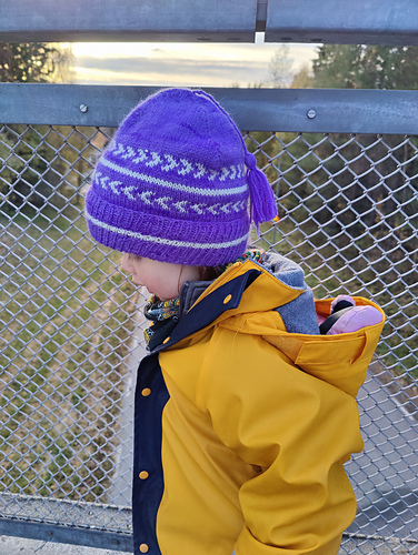 Ravelry: Liten Toppluva pattern by Kristina Jennische