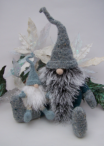 Ravelry: Jultomtar & Teeny Tomte pattern by Alan Dart