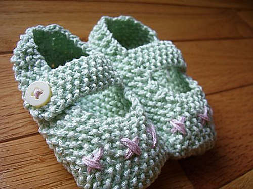 Ravelry: Baby Slippers pattern by Zoë Mellor