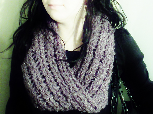 Ravelry: Loom knitting Mobius / infinity scarf pattern by Christina Fasoula