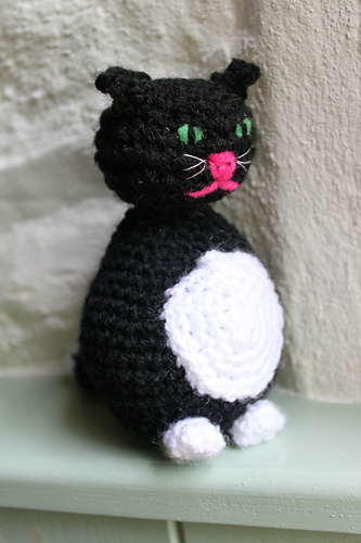 Ravelry: Crocheted Cat pattern by Helen Rossiter