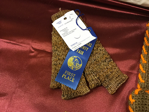 Ravelry: olivia mitts pattern by bunnymuff - Mona Zillah