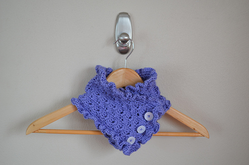 Ravelry: Ruffled Shell Cowl pattern by Salena Baca