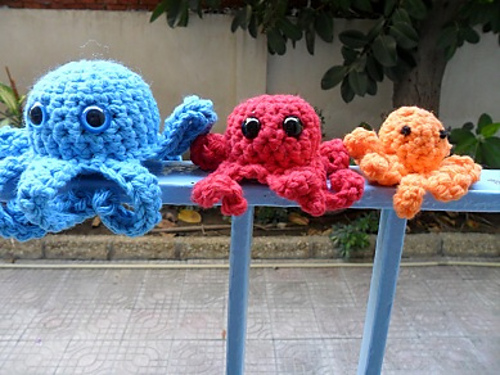 Ravelry: An Octet of Octopodes (Octopus) pattern by Jenn Lovecurry