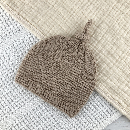 Ravelry: Baby Hat with Top Knot - Tegan pattern by Julie Taylor