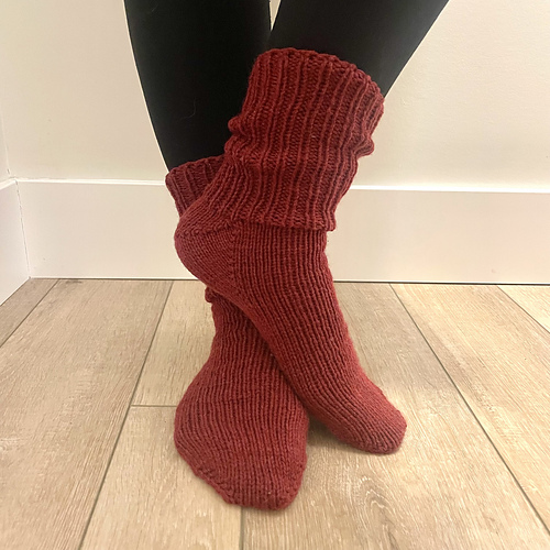 Ravelry: Simple Worsted Socks pattern by Lisa Overby