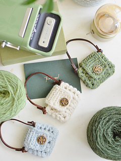Ravelry: Little Clover Pouch pattern by Lulu Liang