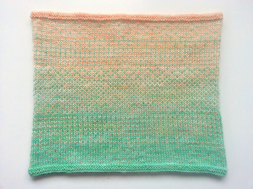 Ravelry: Halftone Cowl pattern by handmade by SMINÉ