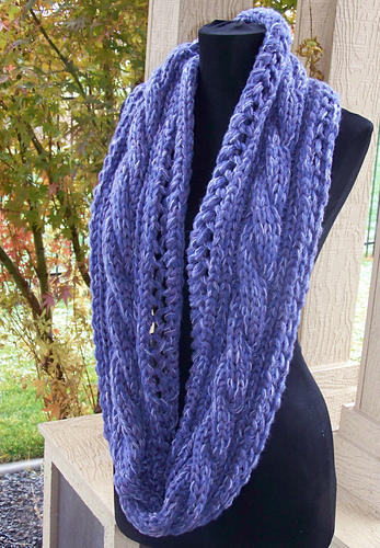 Ravelry: Poppy Infinity Scarf or Cowl pattern by Lux Adorna Knits