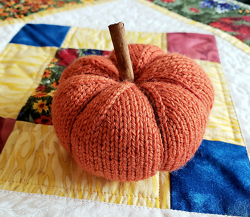 Ravelry: Wee Pumpkins pattern by Susan Rainey