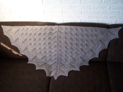 Ravelry: 108-8 Dragon Scale pattern by DROPS design