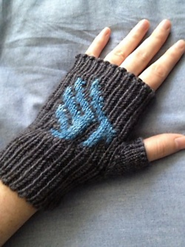 Ravelry: Interrupt Gauntlets (Mass Effect) pattern by Lyssa - BioWearables