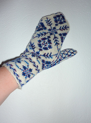 Ravelry: Edderkoppvott / Spider Mittens pattern by Annemor Sundbø