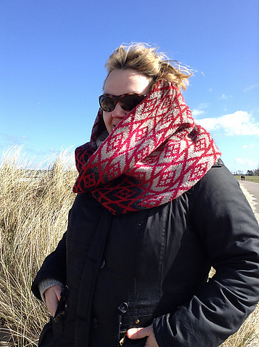 Ravelry: Kauni meets Kauni Cowl pattern by Marion Bulin