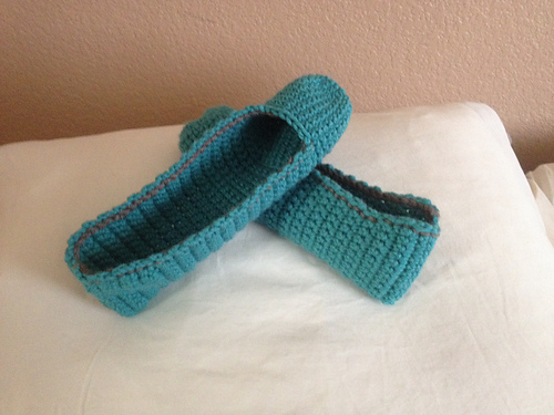 Ravelry: Easy Slippers pattern by Elena Madsen