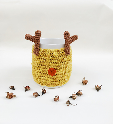 Ravelry: Reindeer Cup Holder pattern by Arya Nguyen